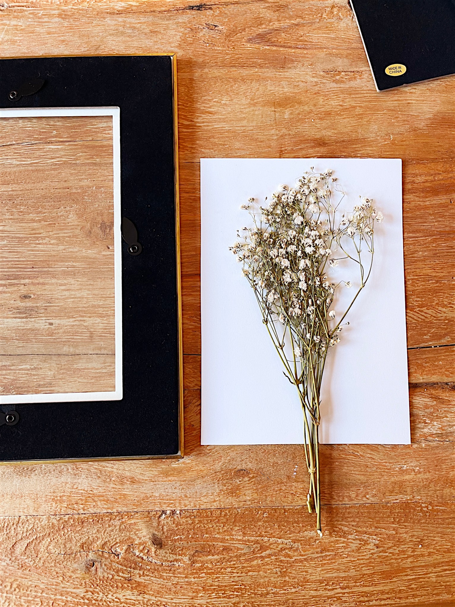 How to Make Your Own Pressed Flower Frames – New England Parisienne